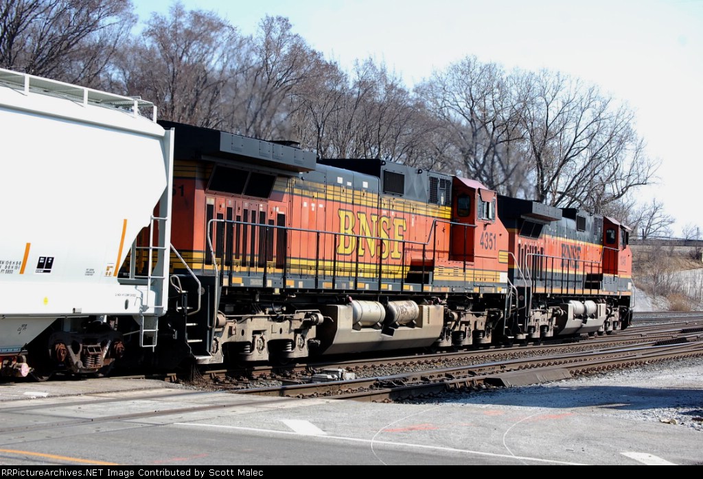 BNSF 1046 & 4351
